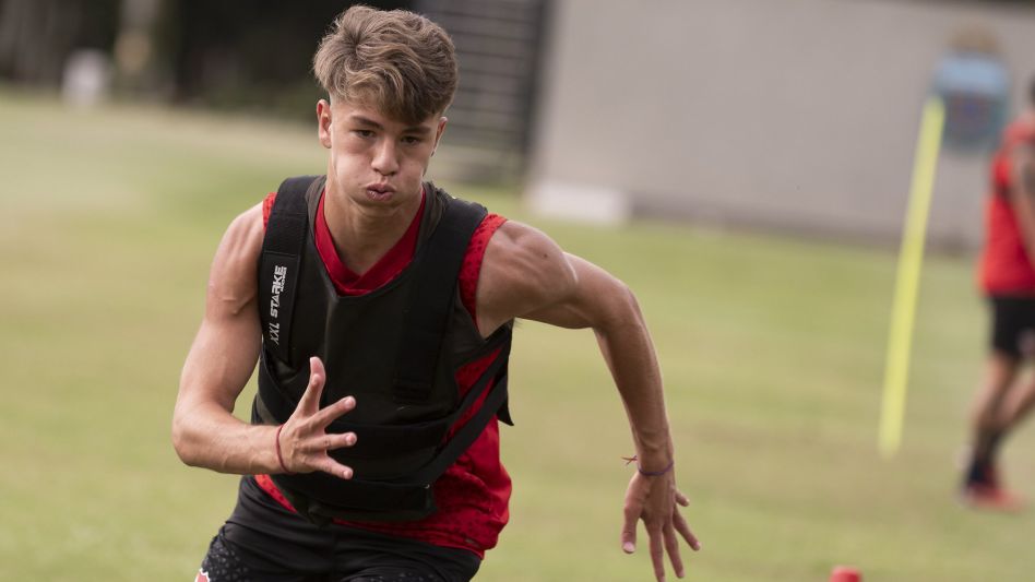 Tomi su primer contrato